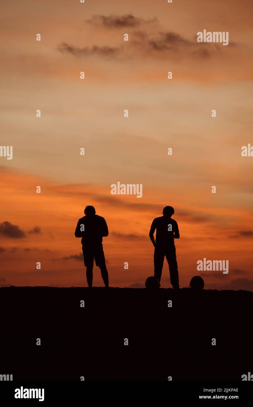 Two standing figures silhouette hi-res stock photography and images - Alamy