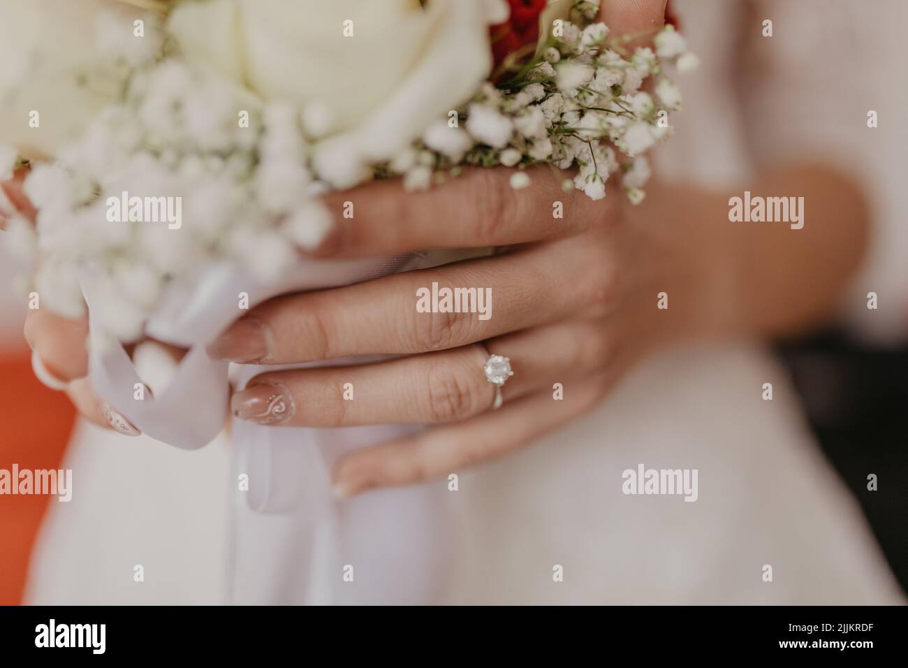 Hands bride holding beautiful hi-res stock photography and images - Alamy