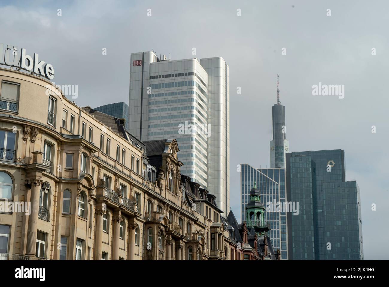 High building view sky hi-res stock photography and images - Alamy