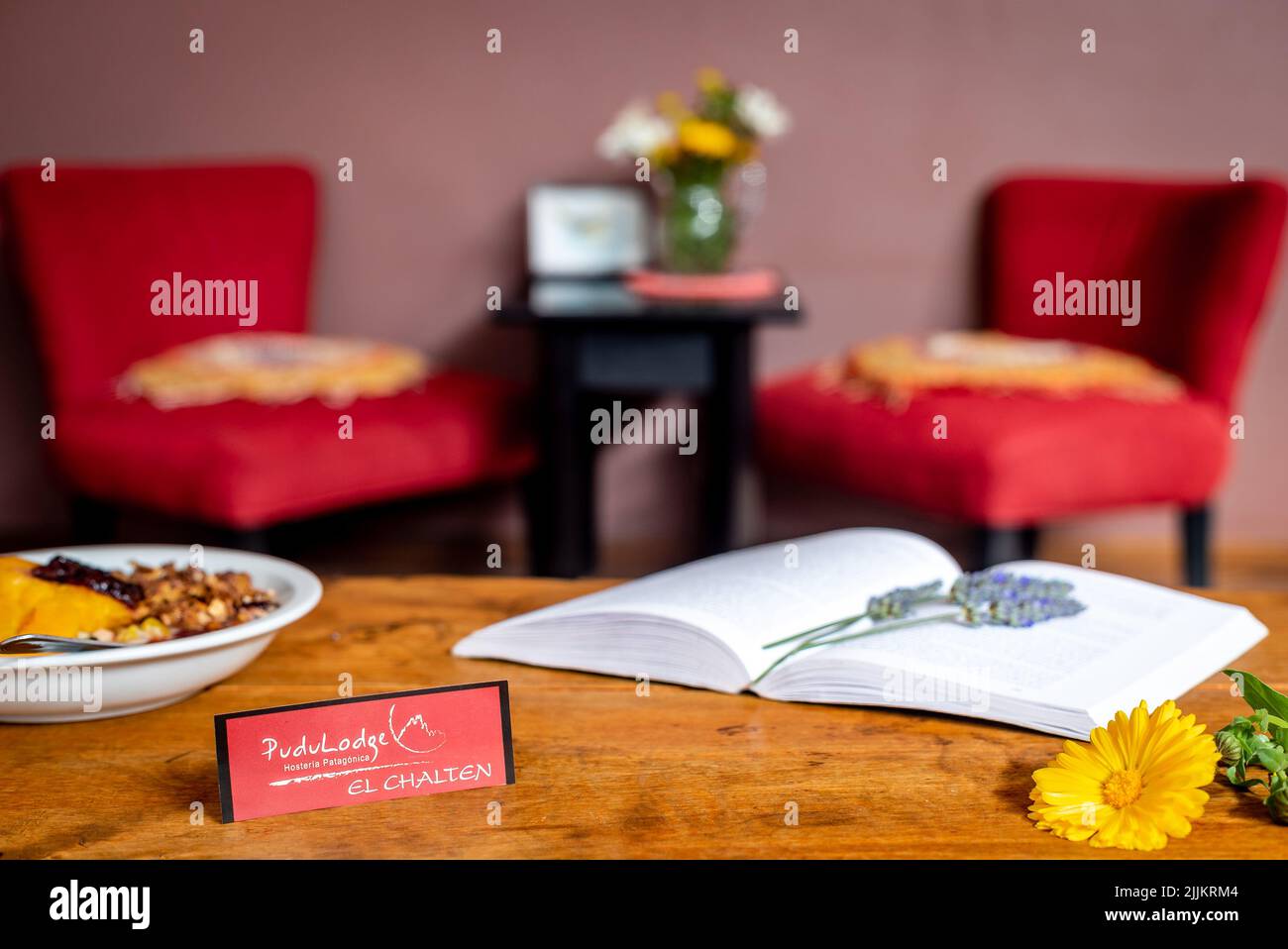 Open book table hi-res stock photography and images - Alamy