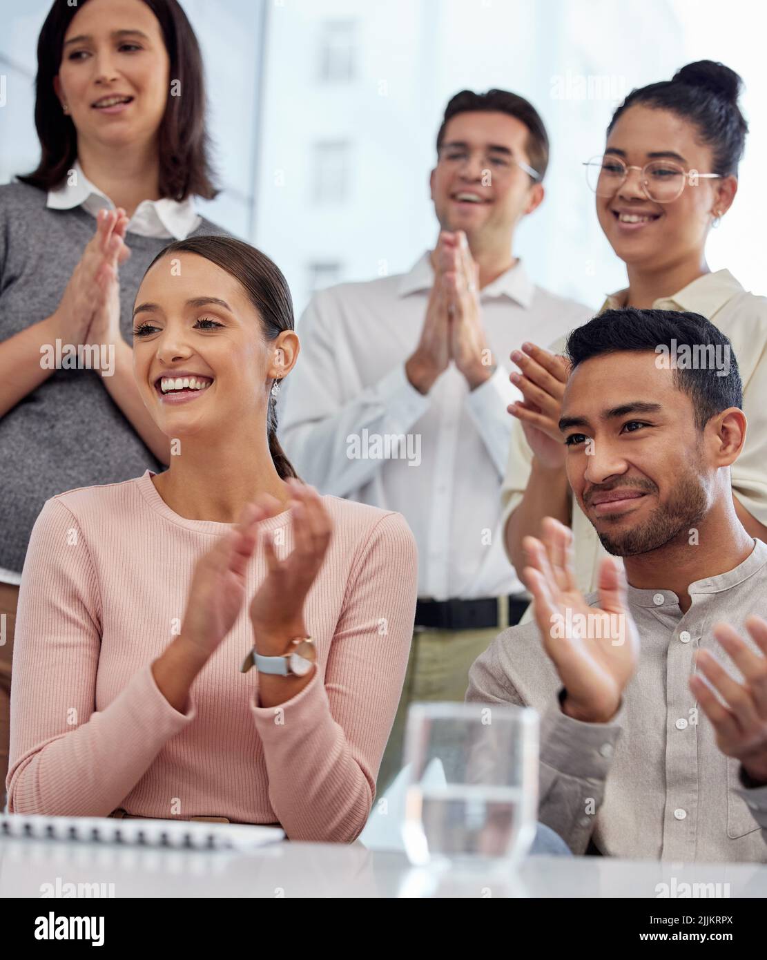 Business team clapping good hi-res stock photography and images - Alamy