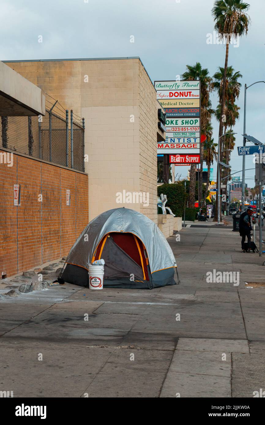 Homeless persons tent hi-res stock photography and images - Alamy