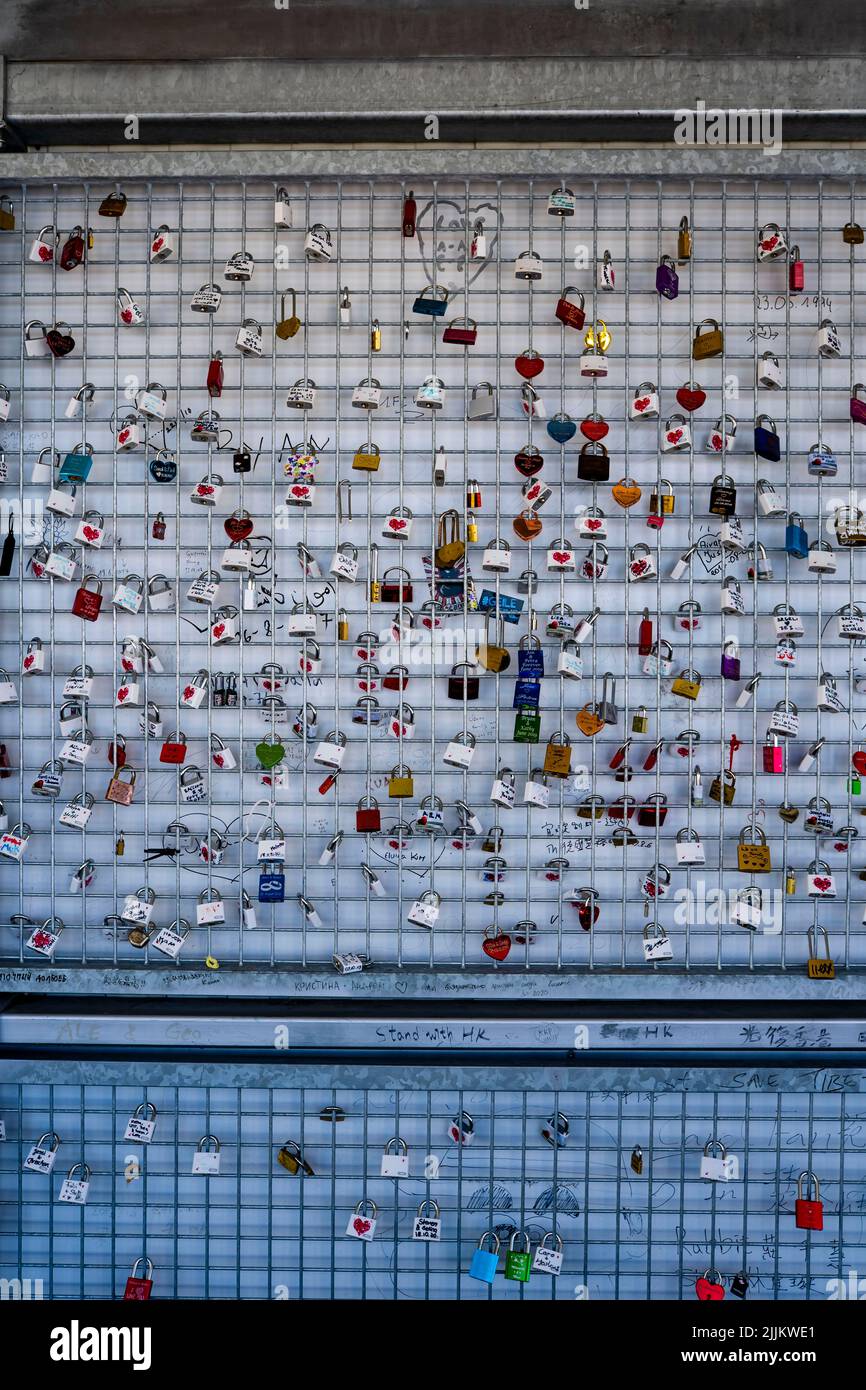 Vertical objects hi-res stock photography and images - Alamy