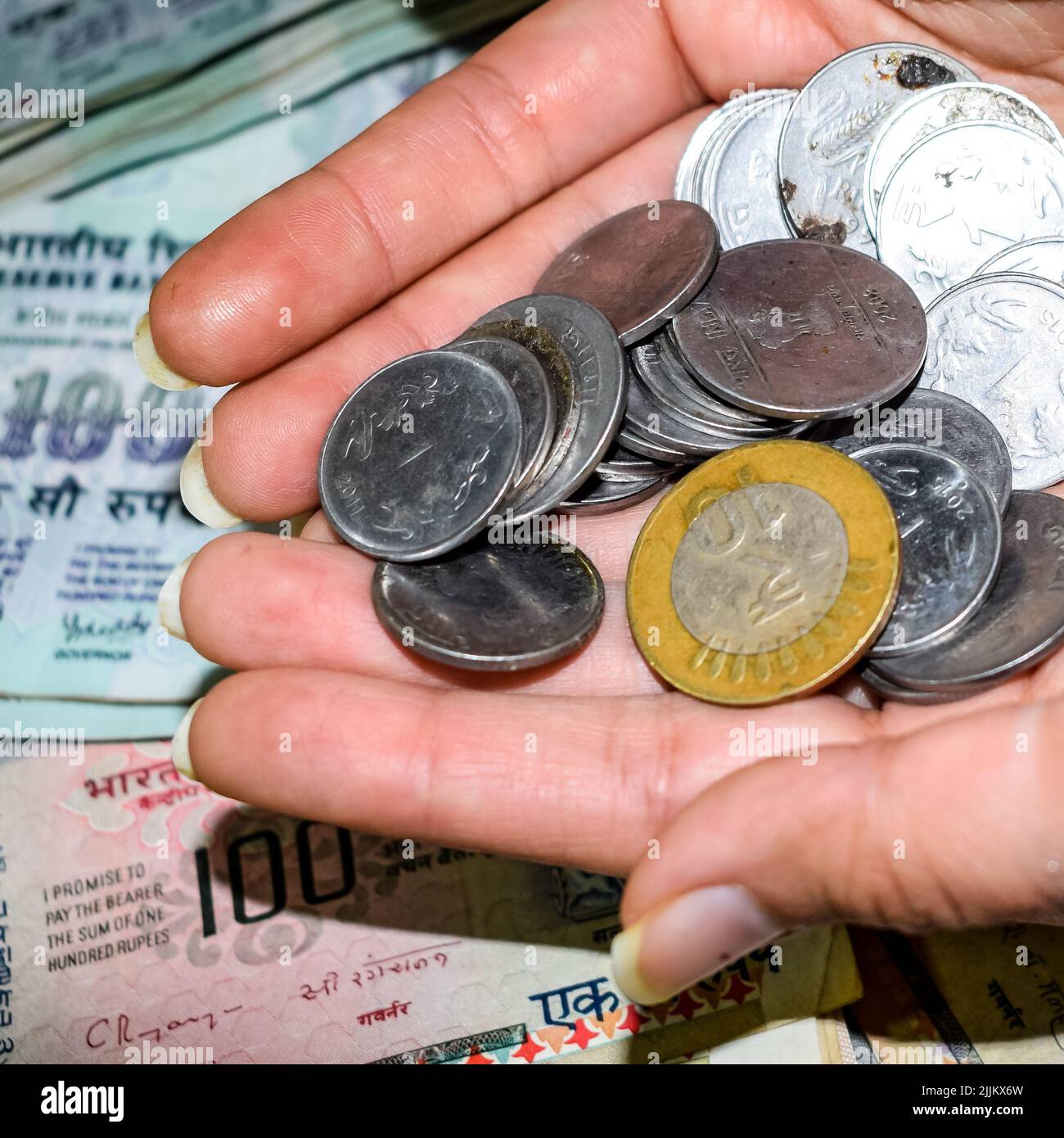 Indian currency notes and coins hi-res stock photography and images - Alamy