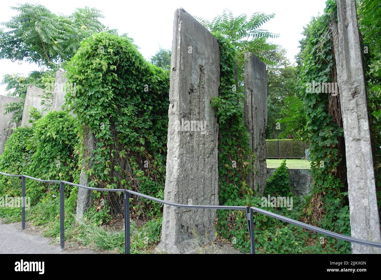 Reste der Berliner Mauer // Remains of the Berlin Wall Stock Photo - Alamy