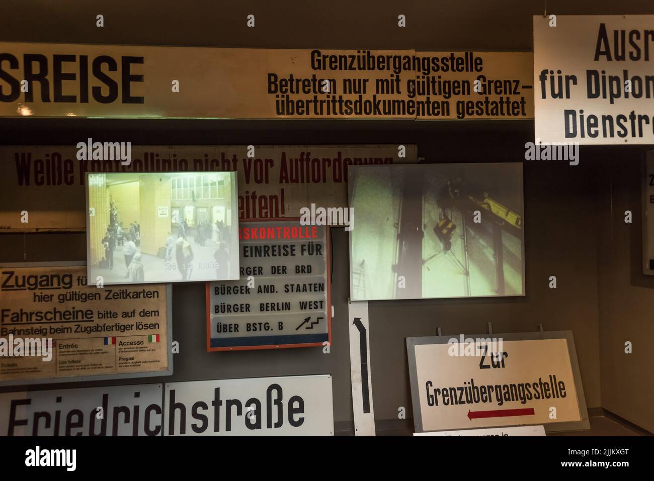 Berlin, 'Tränenpalast' // Berlin, 'Palace of Tears' Stock Photo - Alamy