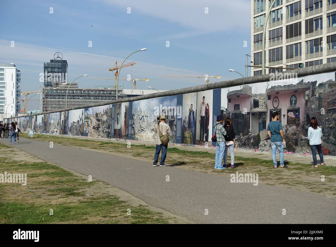 Reste der Beliner Mauer, East Side Gallery // Remains of the Berlin ...