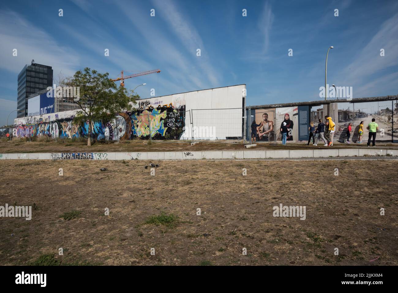 Reste der Beliner Mauer, East Side Gallery // Remains of the Berlin ...