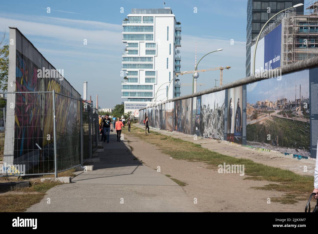 Reste der Beliner Mauer, East Side Gallery // Remains of the Berlin ...
