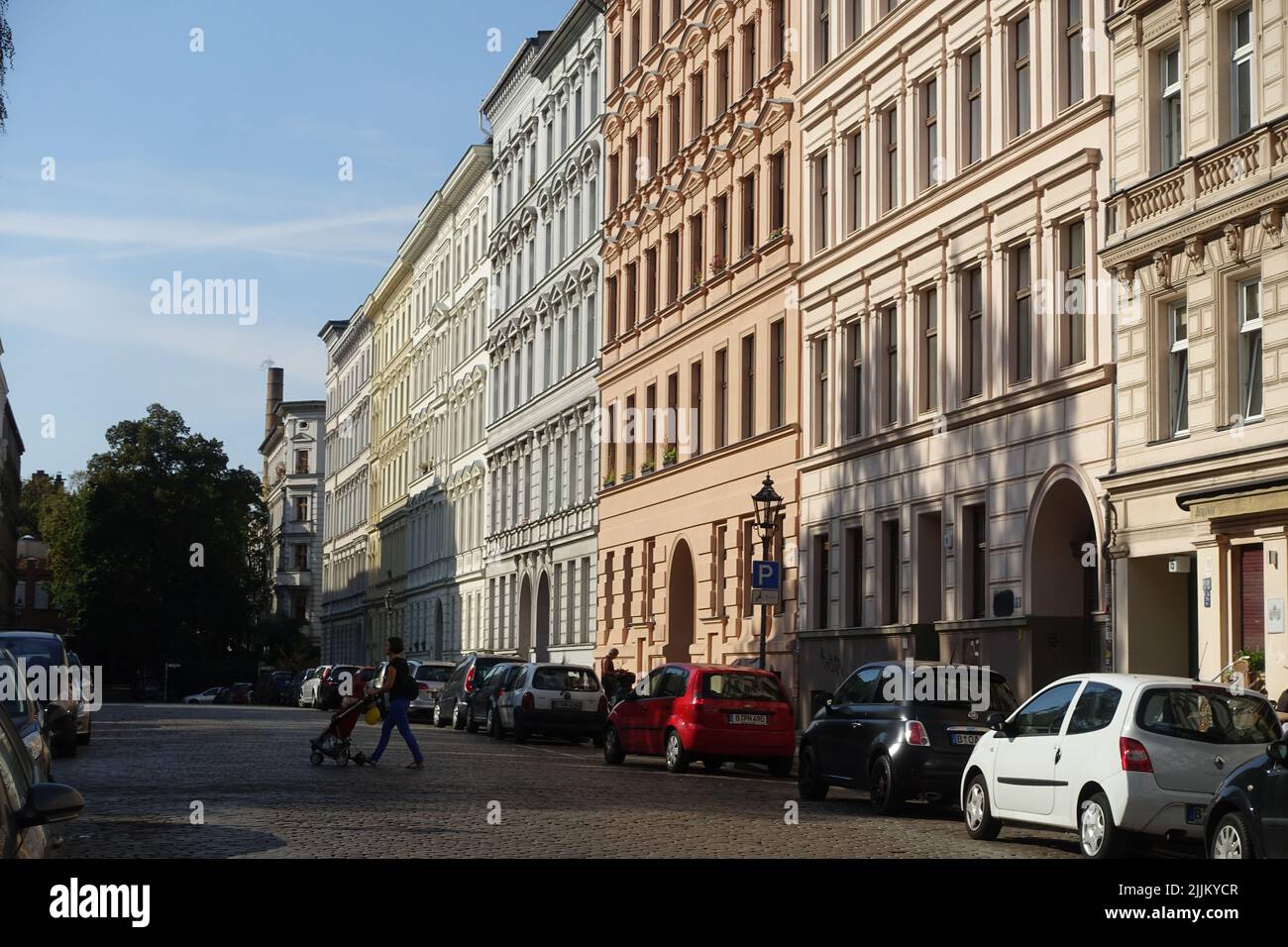 Berlin kreuzberg tenement hi-res stock photography and images - Alamy