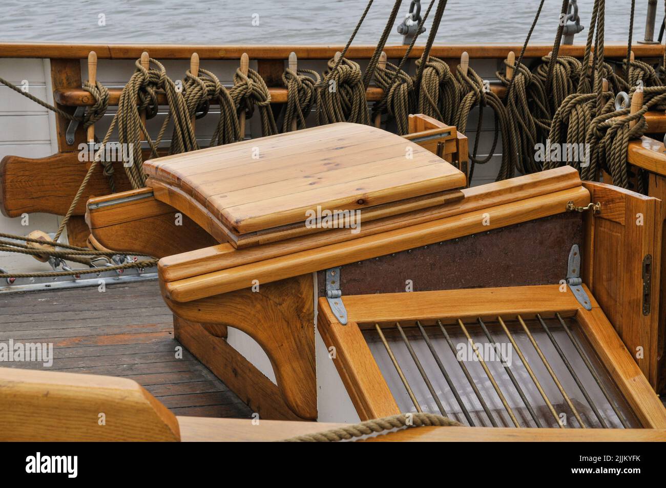 Old sailship hi-res stock photography and images - Alamy