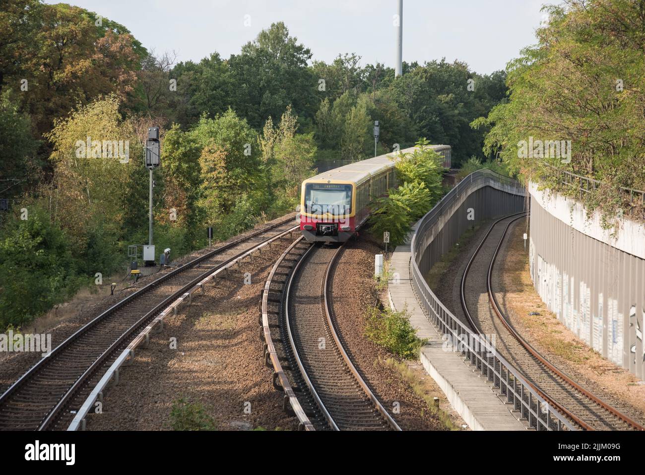 Eisenbahn eisenbahn strecke strecke hi-res stock photography and images ...