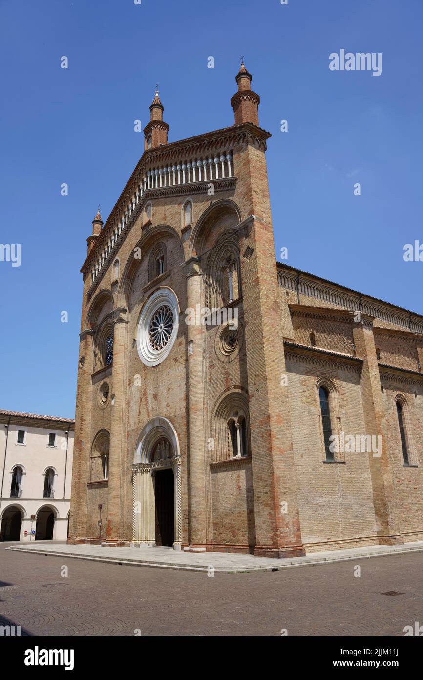 Crema piazza del duomo hi-res stock photography and images - Alamy