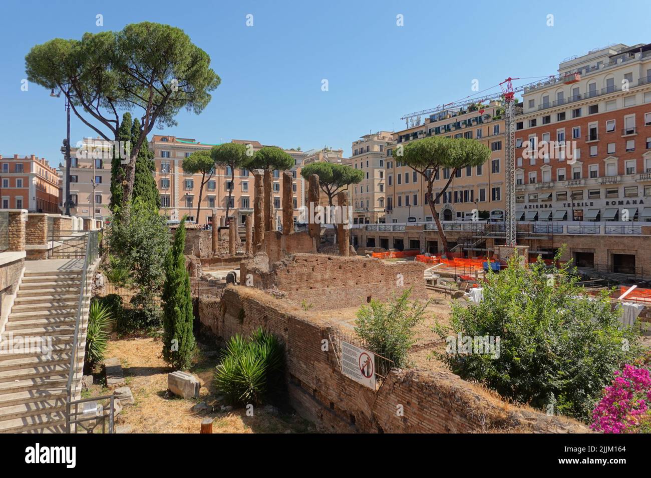 Rom, Largo di Torre Argentina // Rome, Largo di Torre Argentina Stock ...