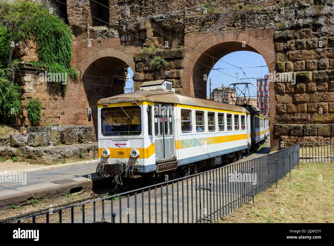 Rom tram hi-res stock photography and images - Alamy