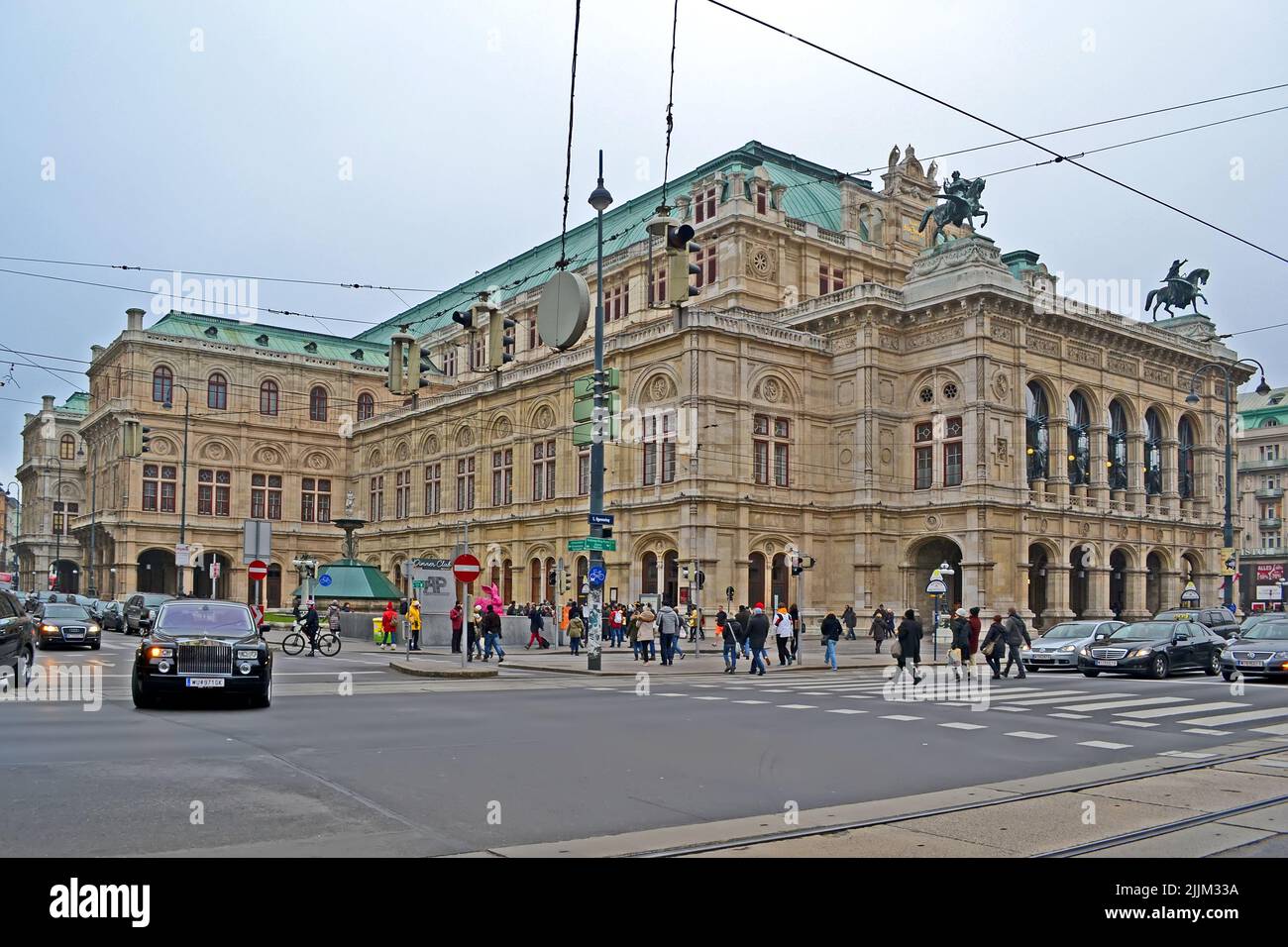 The Vienna State Opera (aka Wiener Staatsoper) in Vienna, Austria Stock ...
