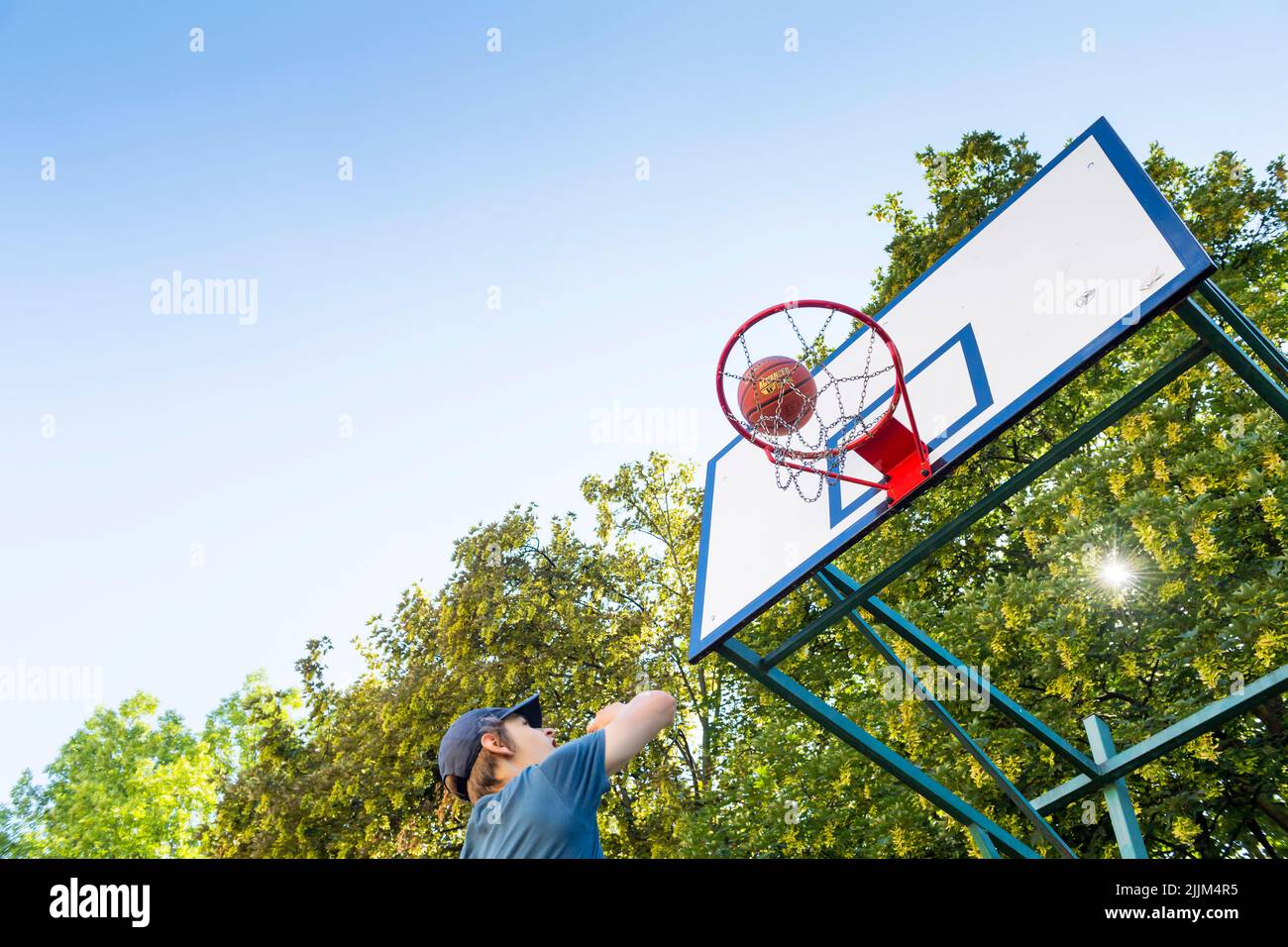 boy playing basketball outdoor Stock Photo - Alamy
