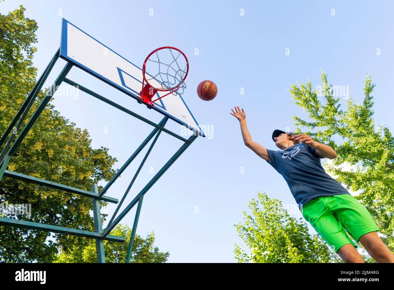 boy playing basketball outdoor Stock Photo - Alamy