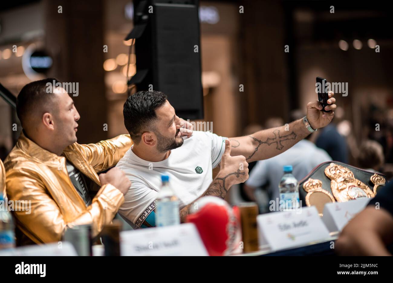 27 July 2022, North Rhine-Westphalia, Oberhausen: Boxers Edin Avdic (l ...