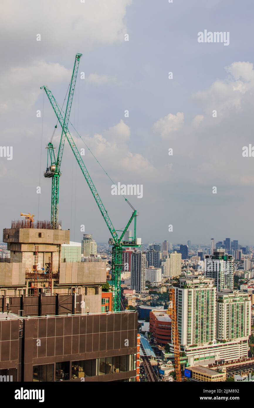 Vertical engineering hi-res stock photography and images - Alamy