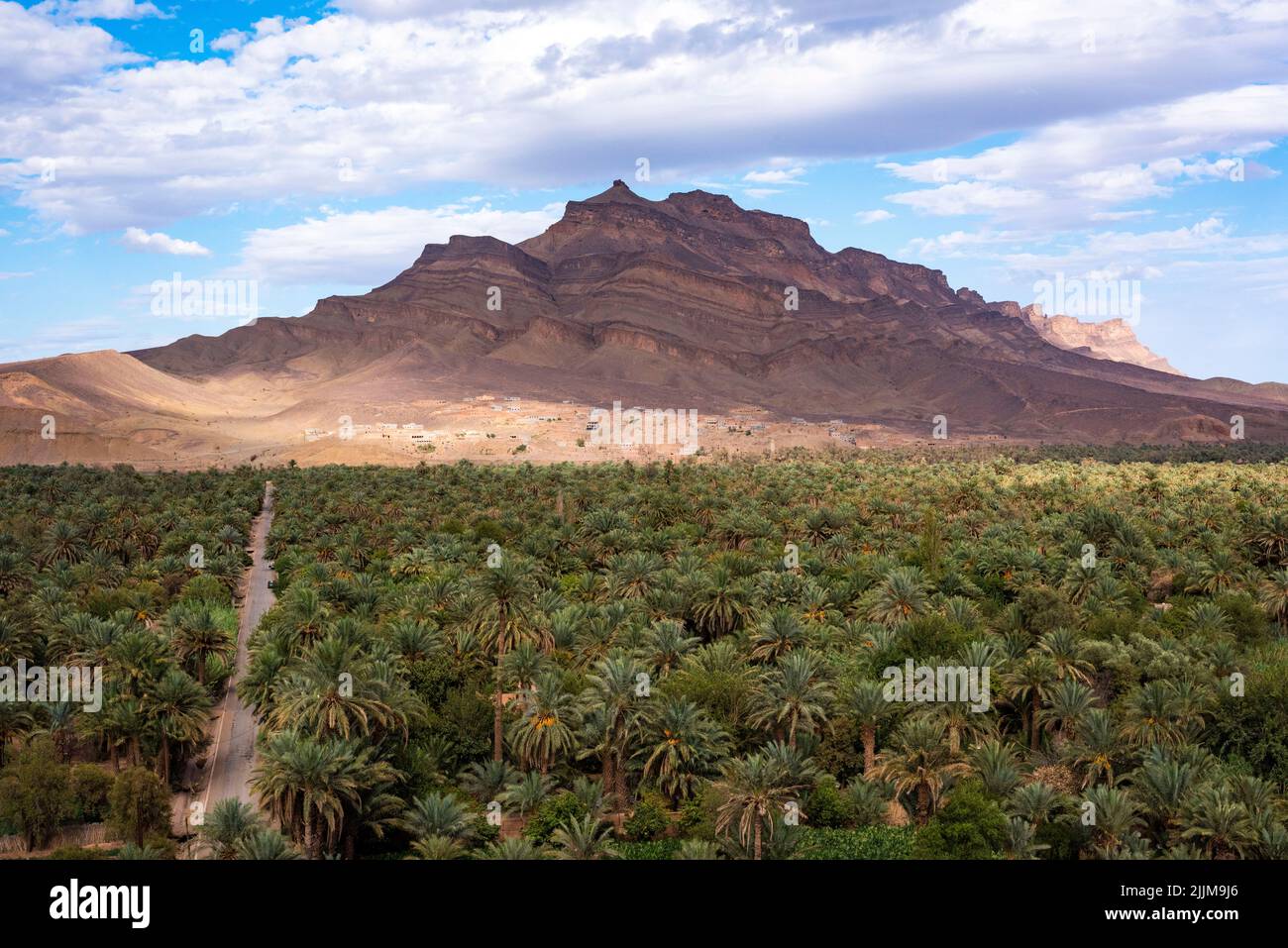Moroccan Landscape: Oasis and Mountain Stock Photo - Alamy