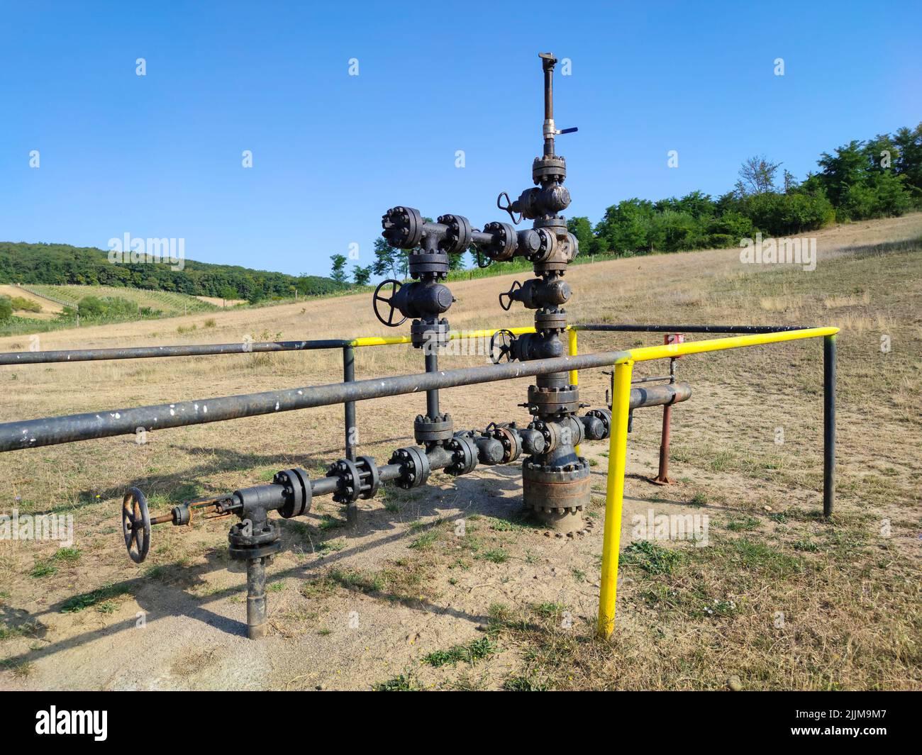 Natural gas pipe and valves hi-res stock photography and images - Alamy