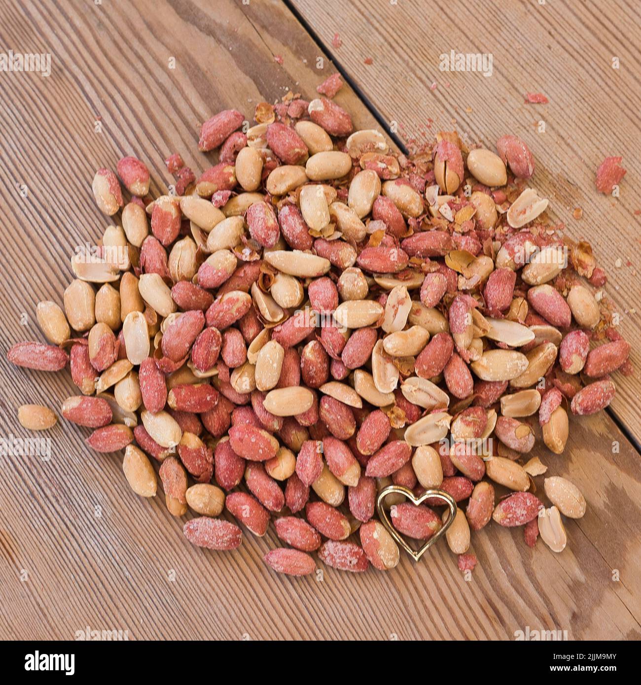 Salted peanuts, also known as the groundnut Stock Photo - Alamy
