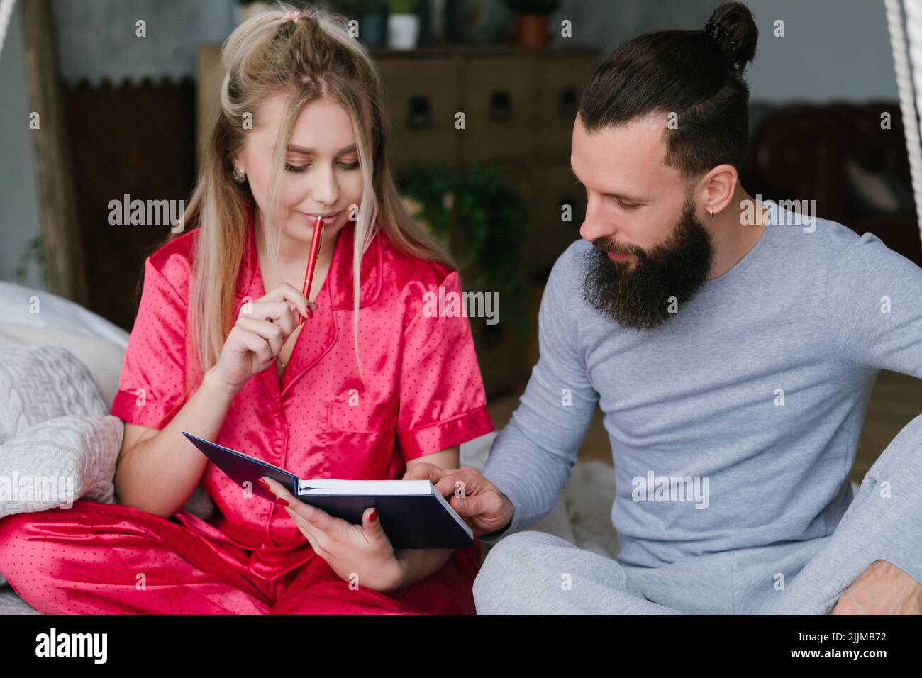 Young couple making plans new hi-res stock photography and images - Alamy