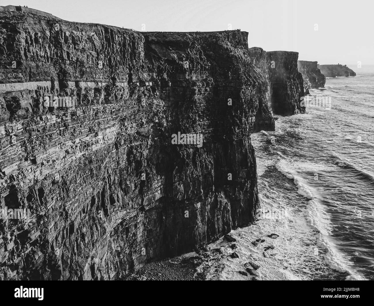 Cliffs rocks clear water Black and White Stock Photos & Images - Alamy