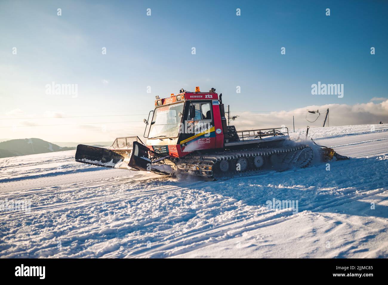 Snow grooming tractor hi-res stock photography and images - Alamy