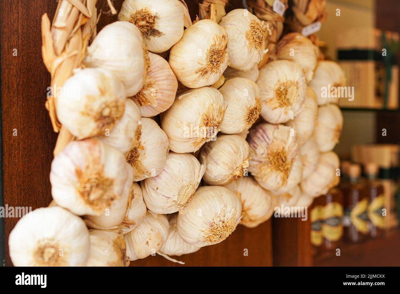 Garlic at market hi-res stock photography and images - Alamy