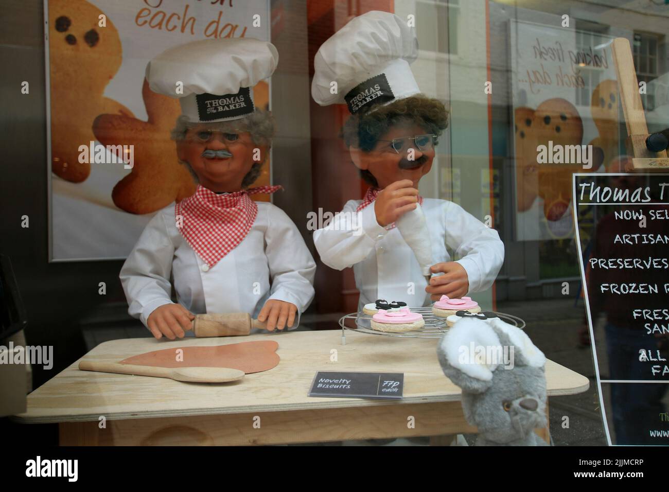 Two toy chefs baking on the window vitrine Stock Photo - Alamy