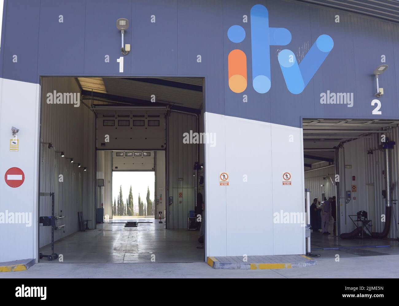 Technical vehicle inspection center hi-res stock photography and images ...