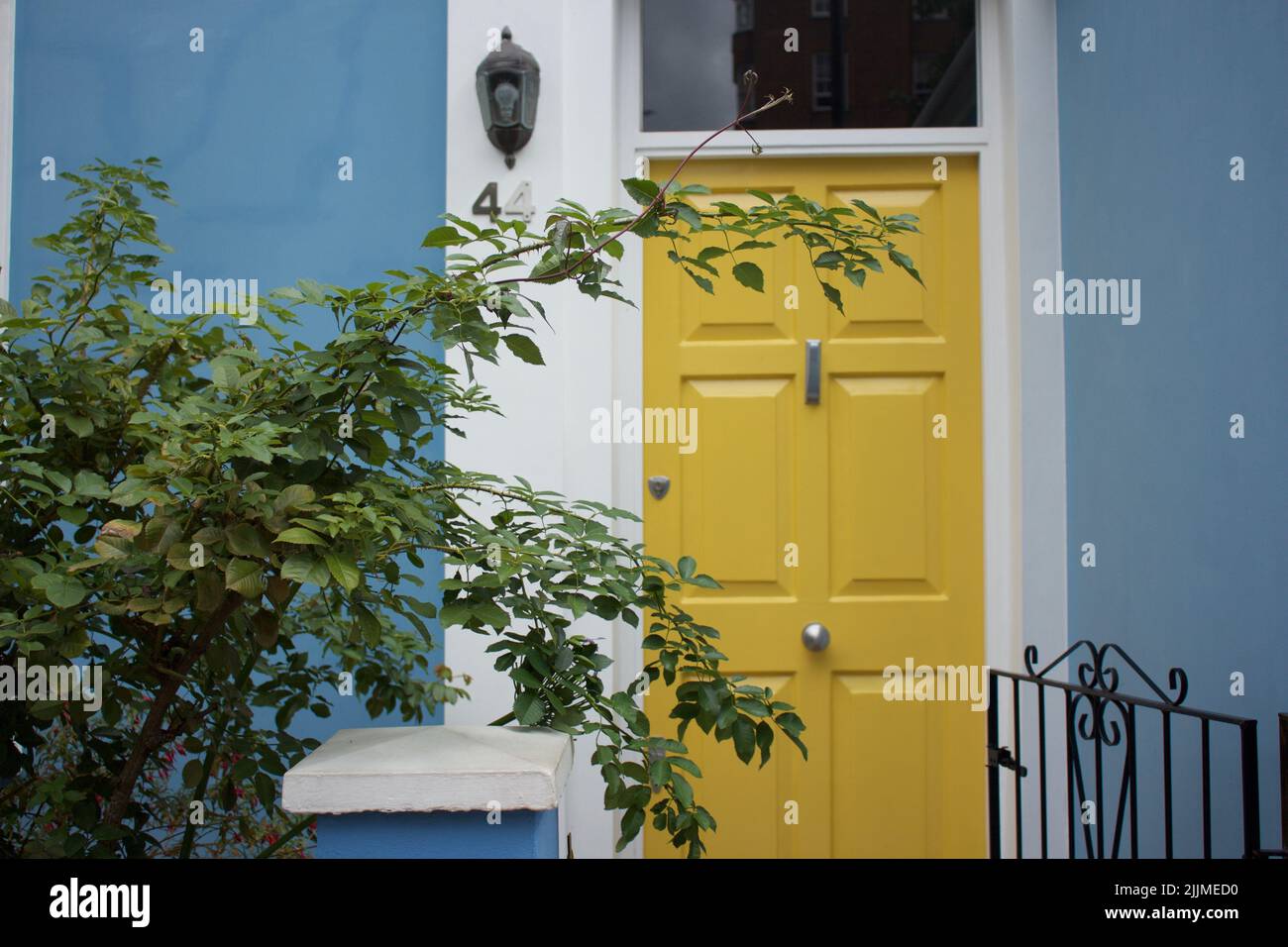 Old small house next door hi-res stock photography and images - Alamy