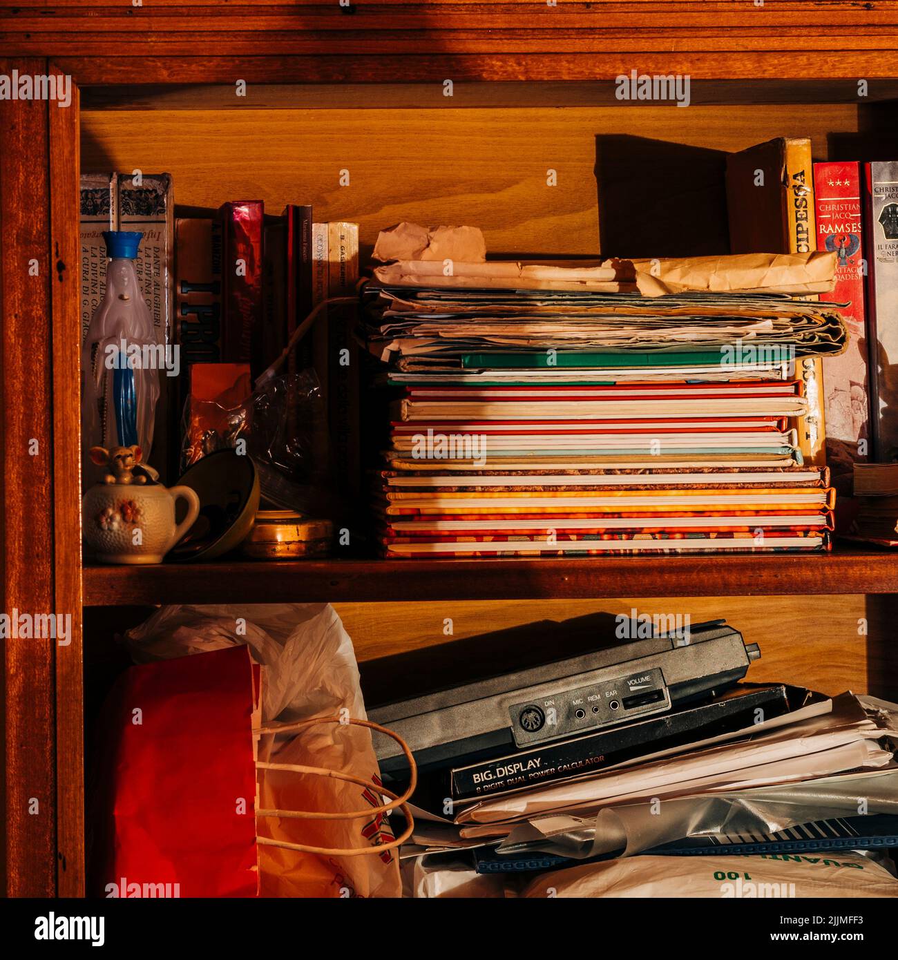 Old stuff hi-res stock photography and images - Alamy