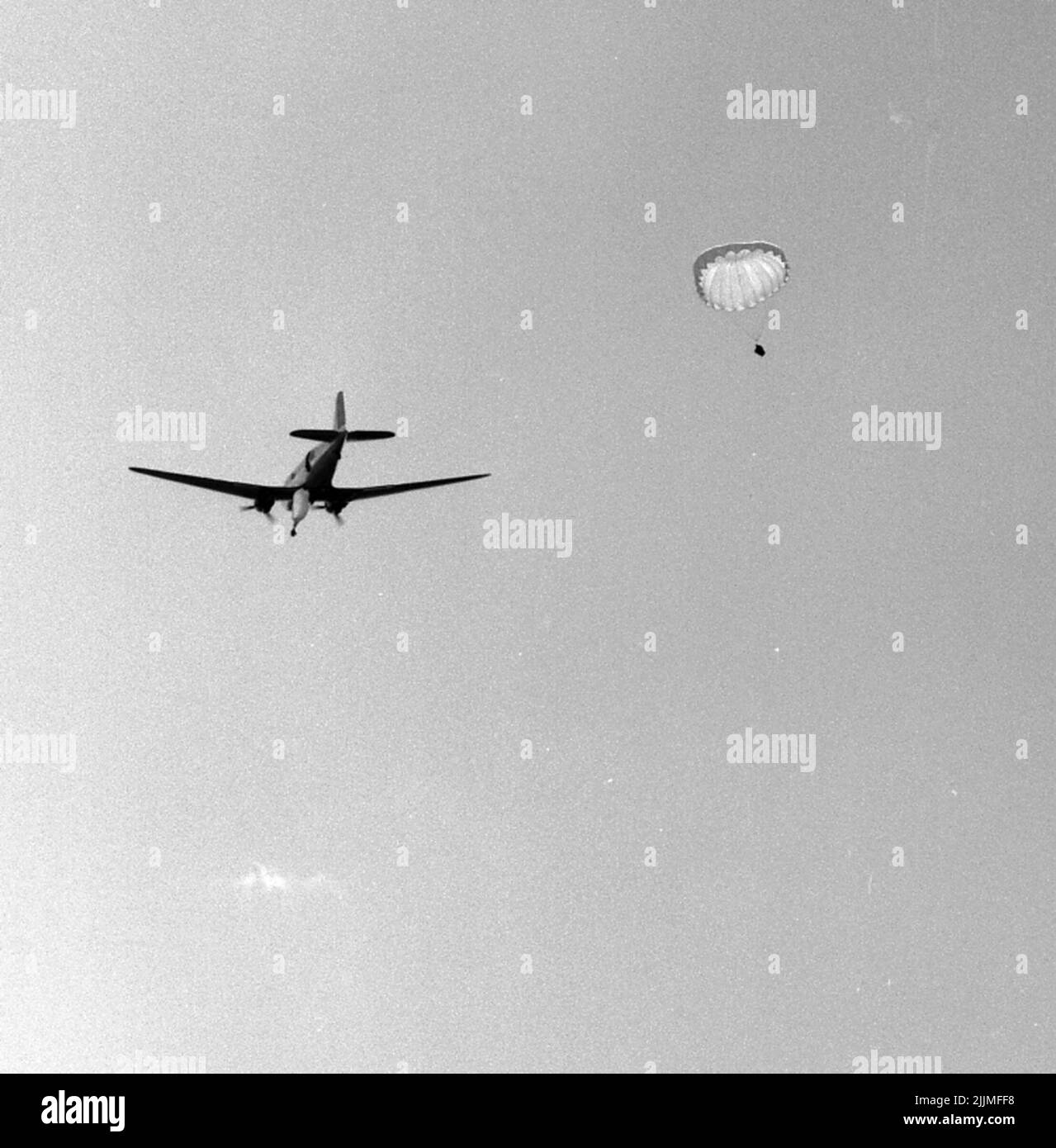 Commando paratroopers Black and White Stock Photos & Images - Alamy