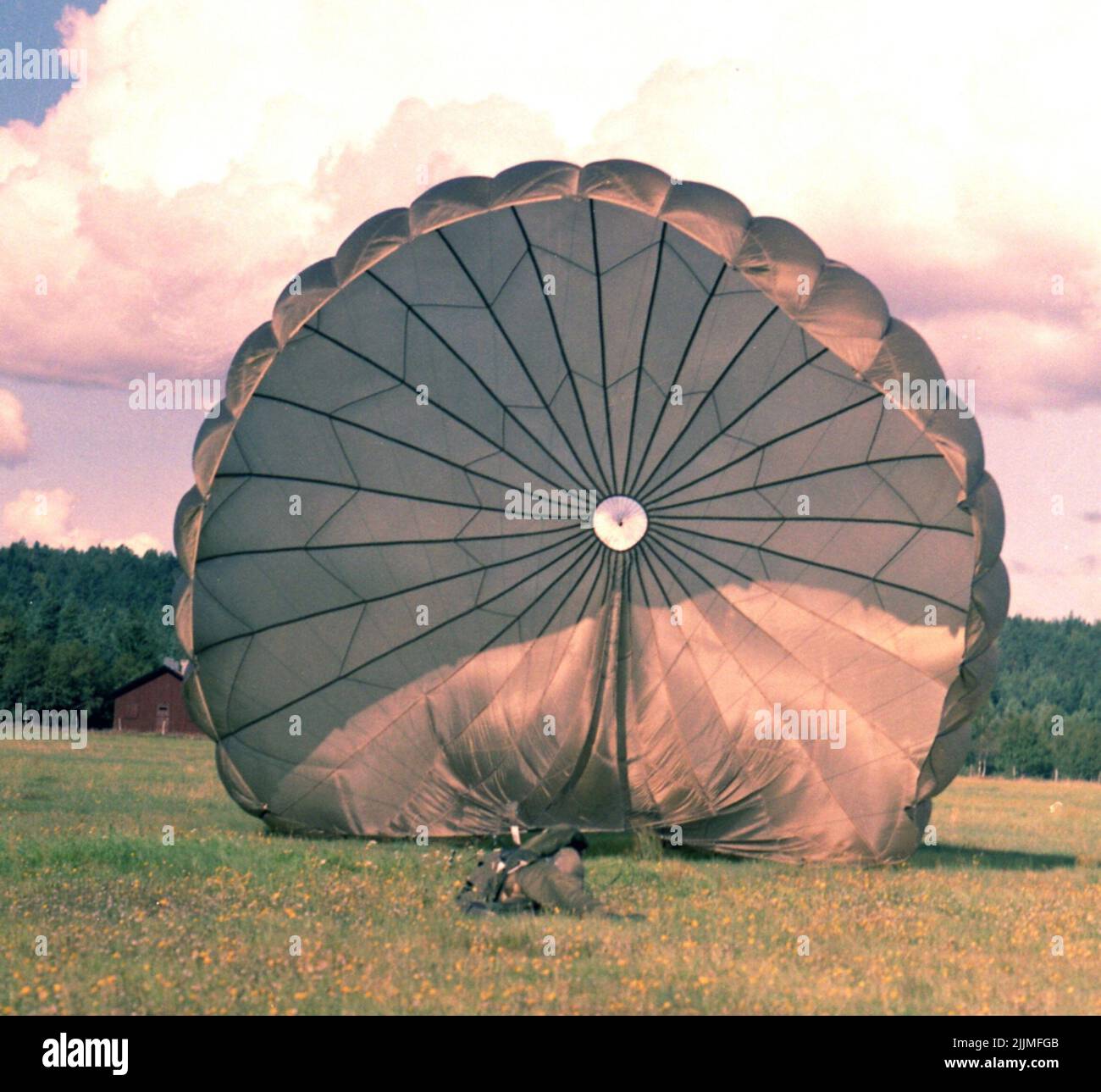 The paratroopers School in Karlsborg 1960. Fall screen jumping Stock ...