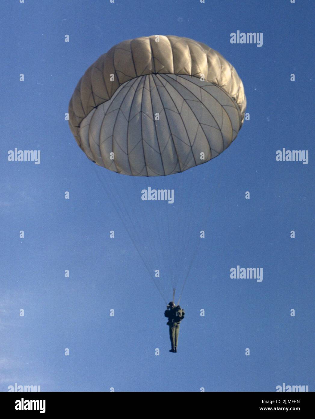 The paratroopers School in Karlsborg 1960. Fall screen jumping Stock ...