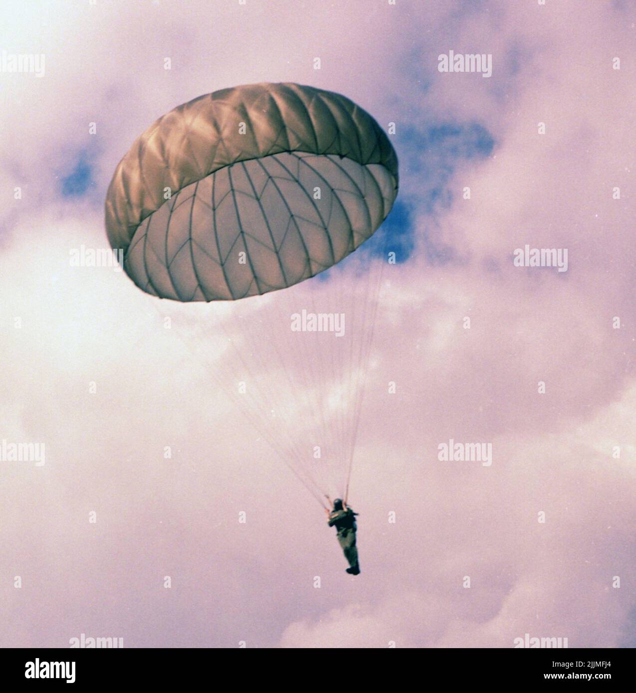 The paratroopers School in Karlsborg 1960. Fall screen jumping Stock ...