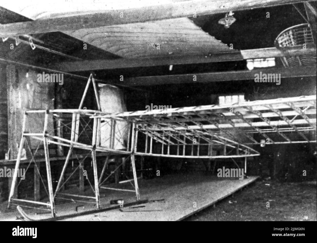 Skeleton aircraft hi-res stock photography and images - Alamy