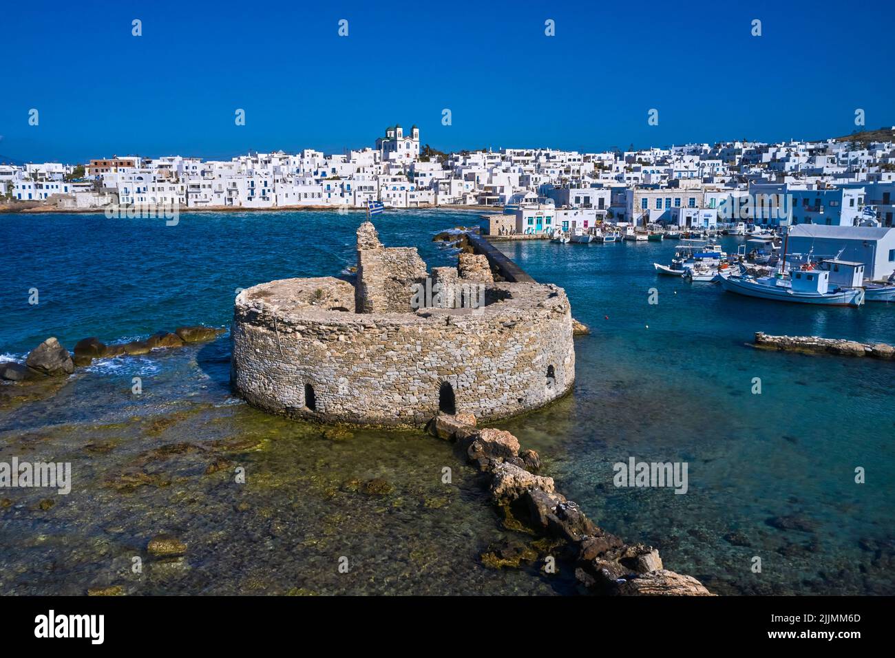 Grece, les Cyclades, ile de Paros, port et village de Naoussa // Greece ...
