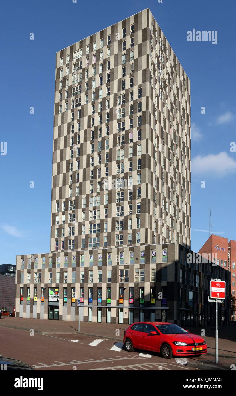 Vertical town daytime city hi-res stock photography and images - Alamy