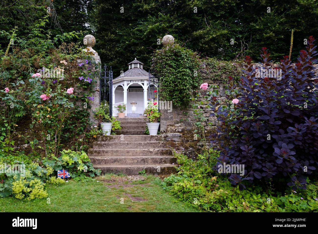 The gardens at Cerney House, Gloucestershire Stock Photo - Alamy