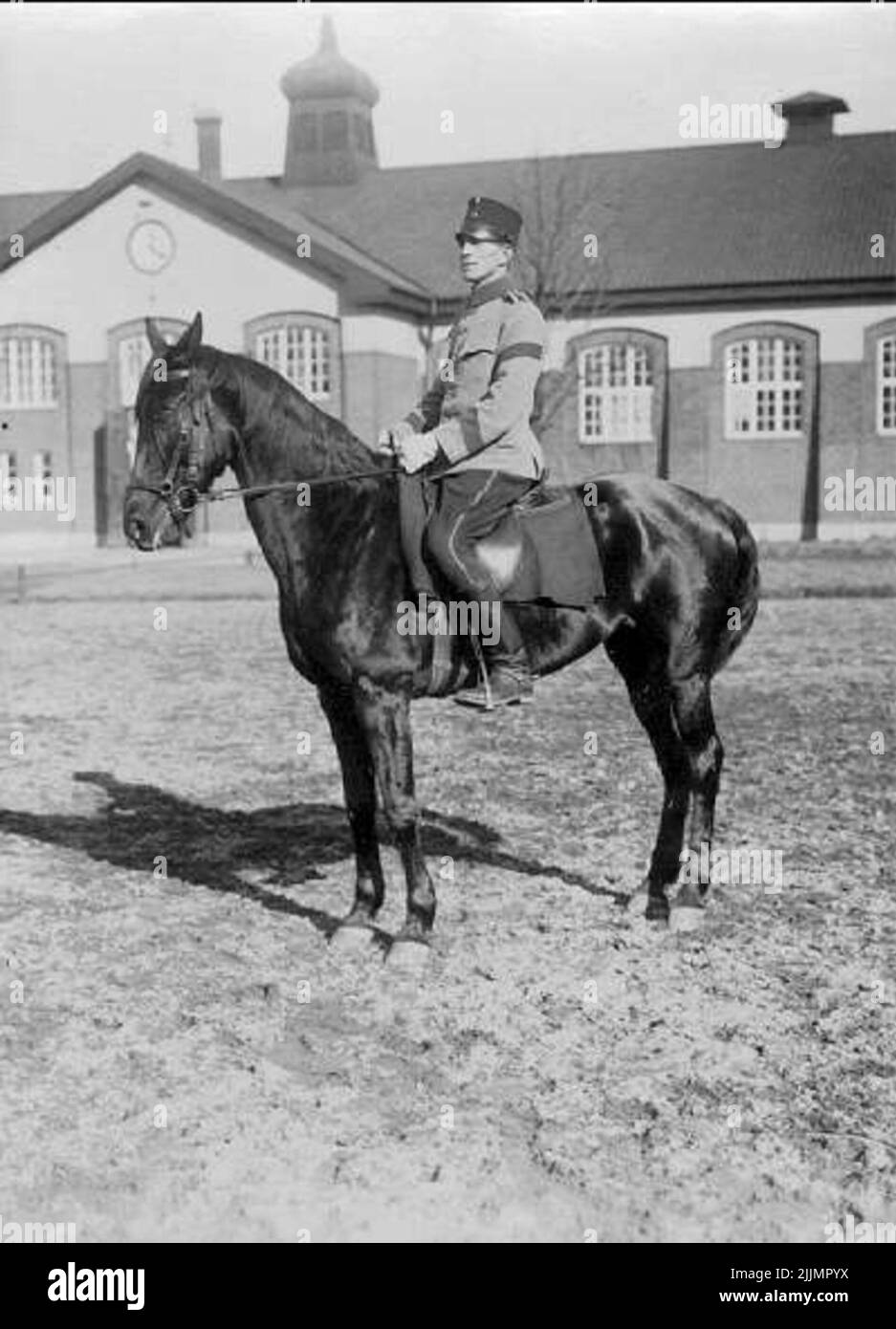 Officers aspirant school at K3 in Skövde 1929-30. Lennart Engerby's son ...