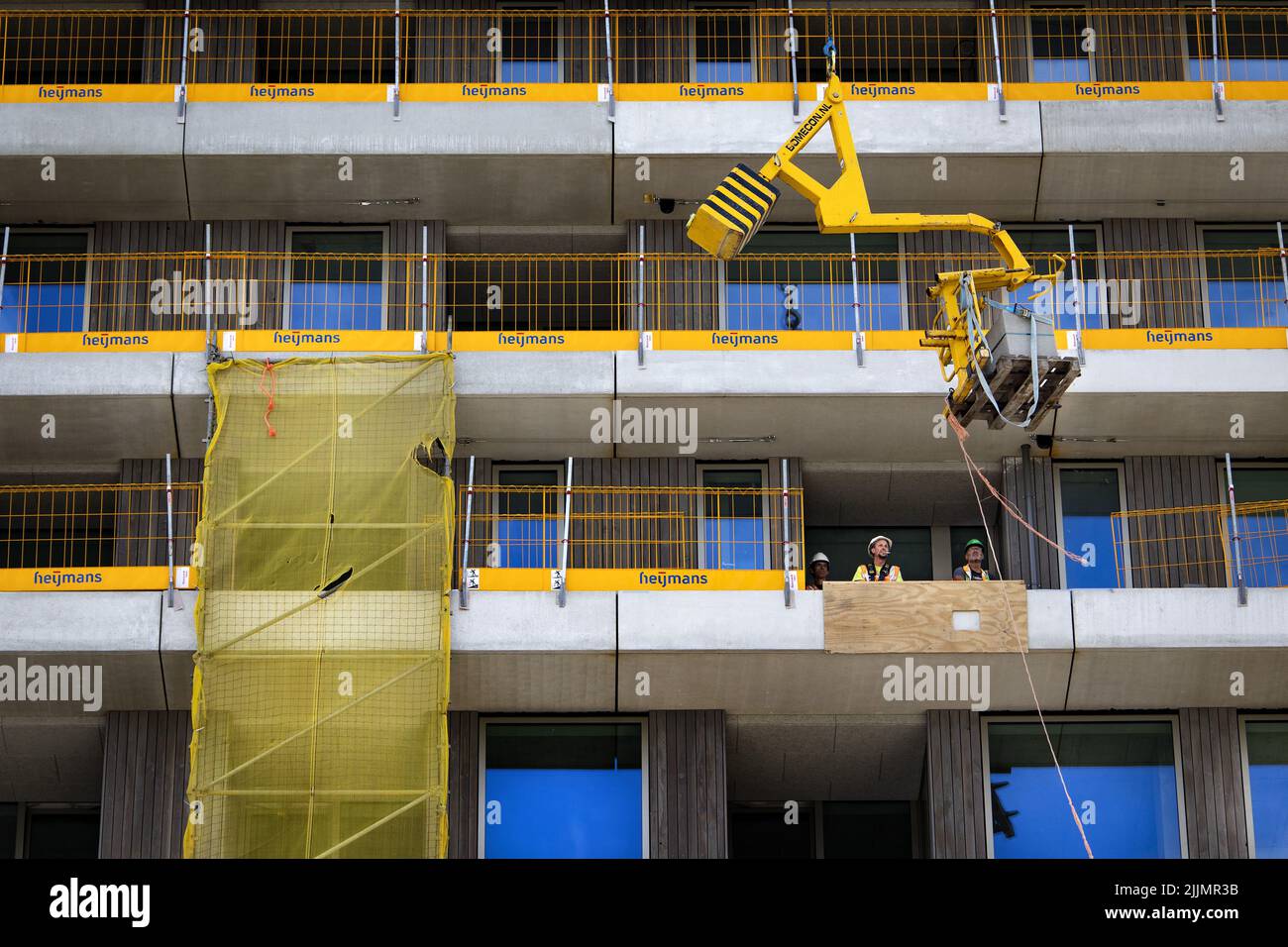 2022-07-27 11:54:06 AMSTERDAM - Work on the construction site of the ...
