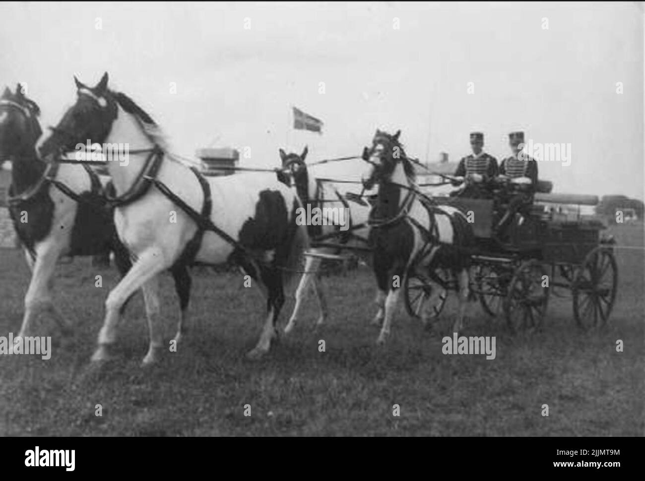1933 - 1951. Fanjunkare Erik Petterson with K 3 famous span with 4 ...