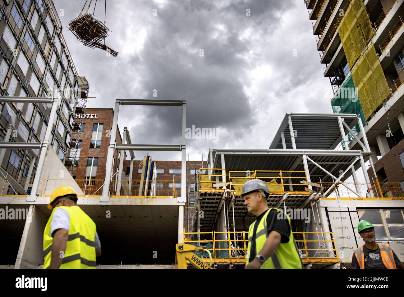 2022-07-27 12:42:49 AMSTERDAM - Work on the construction site of the ...