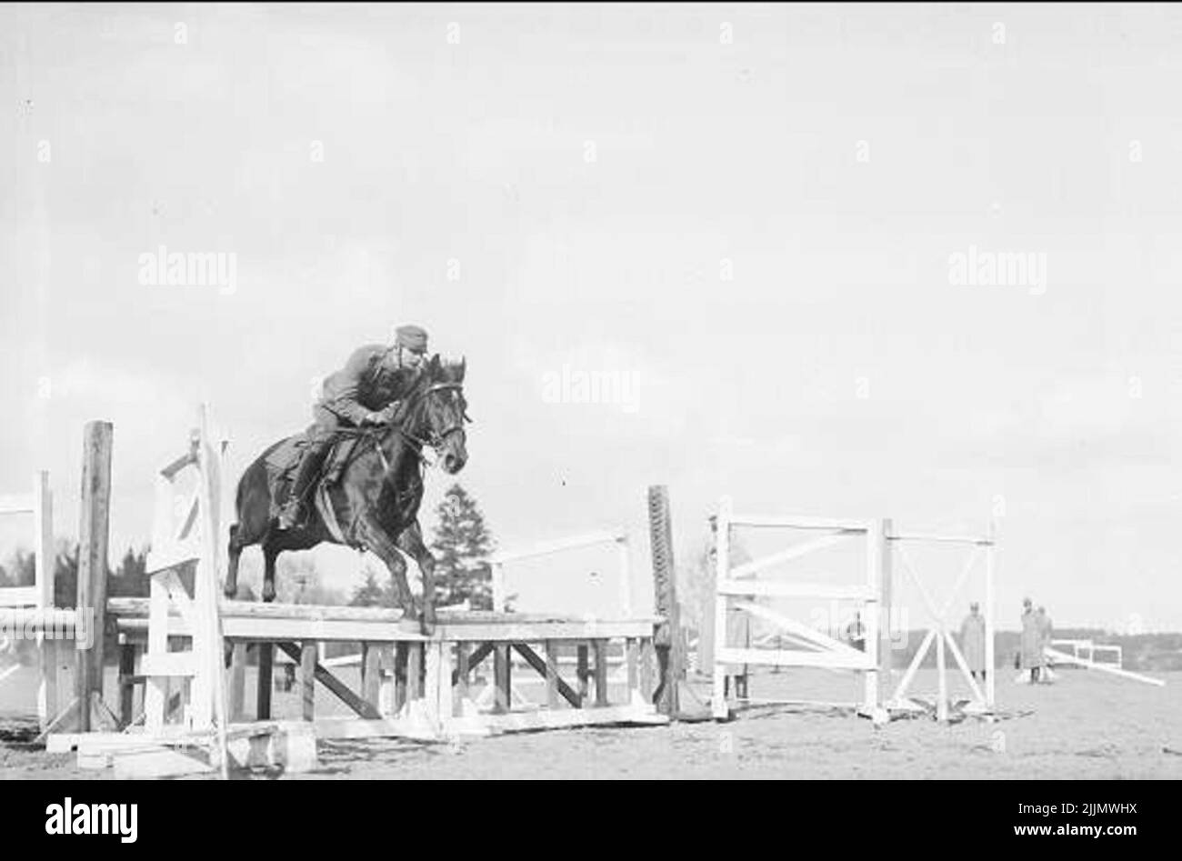 Jumping athletes Black and White Stock Photos & Images - Alamy
