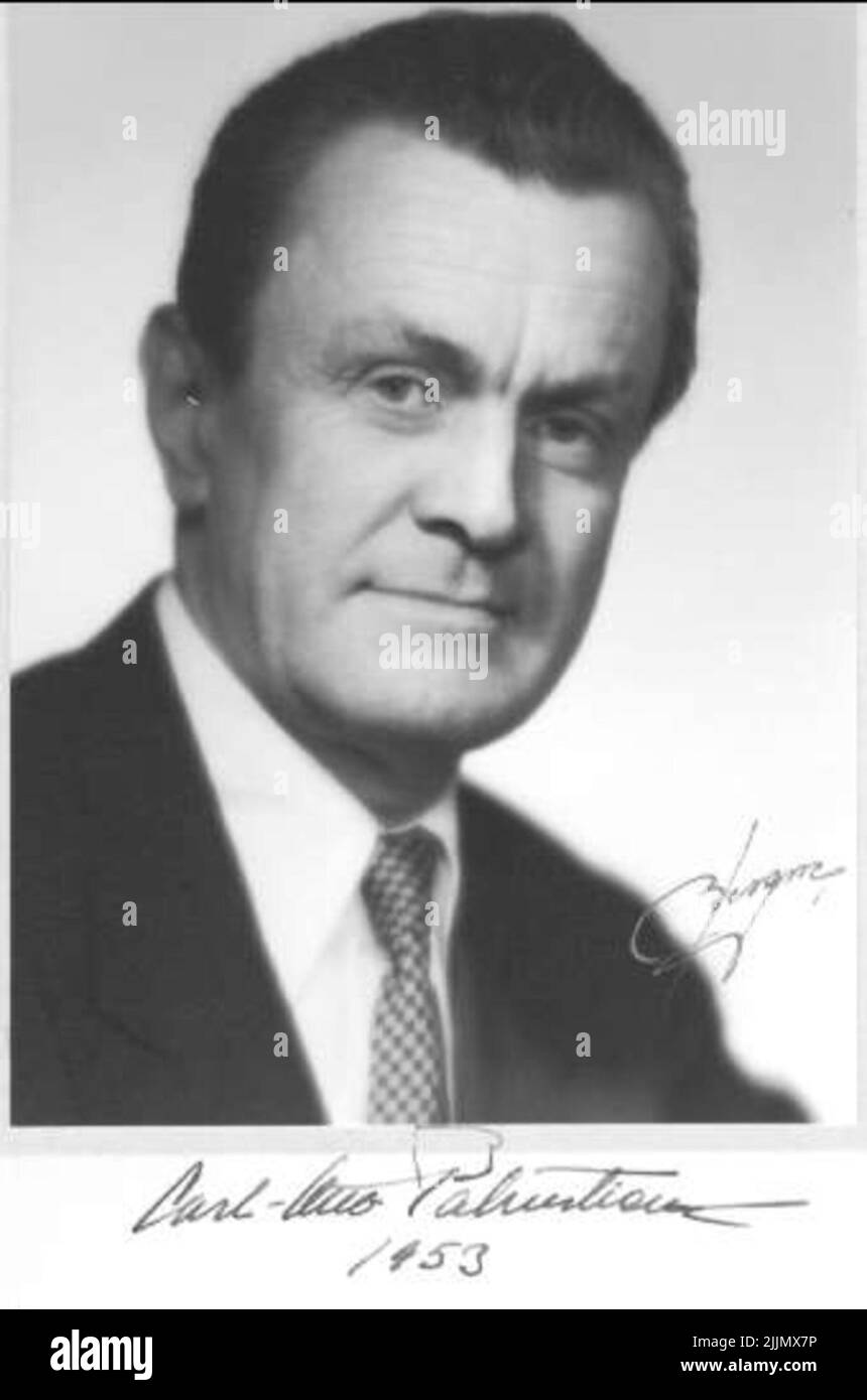 Portrait of rider champion Carl-Otto Palmstierna, a very good fencer ...