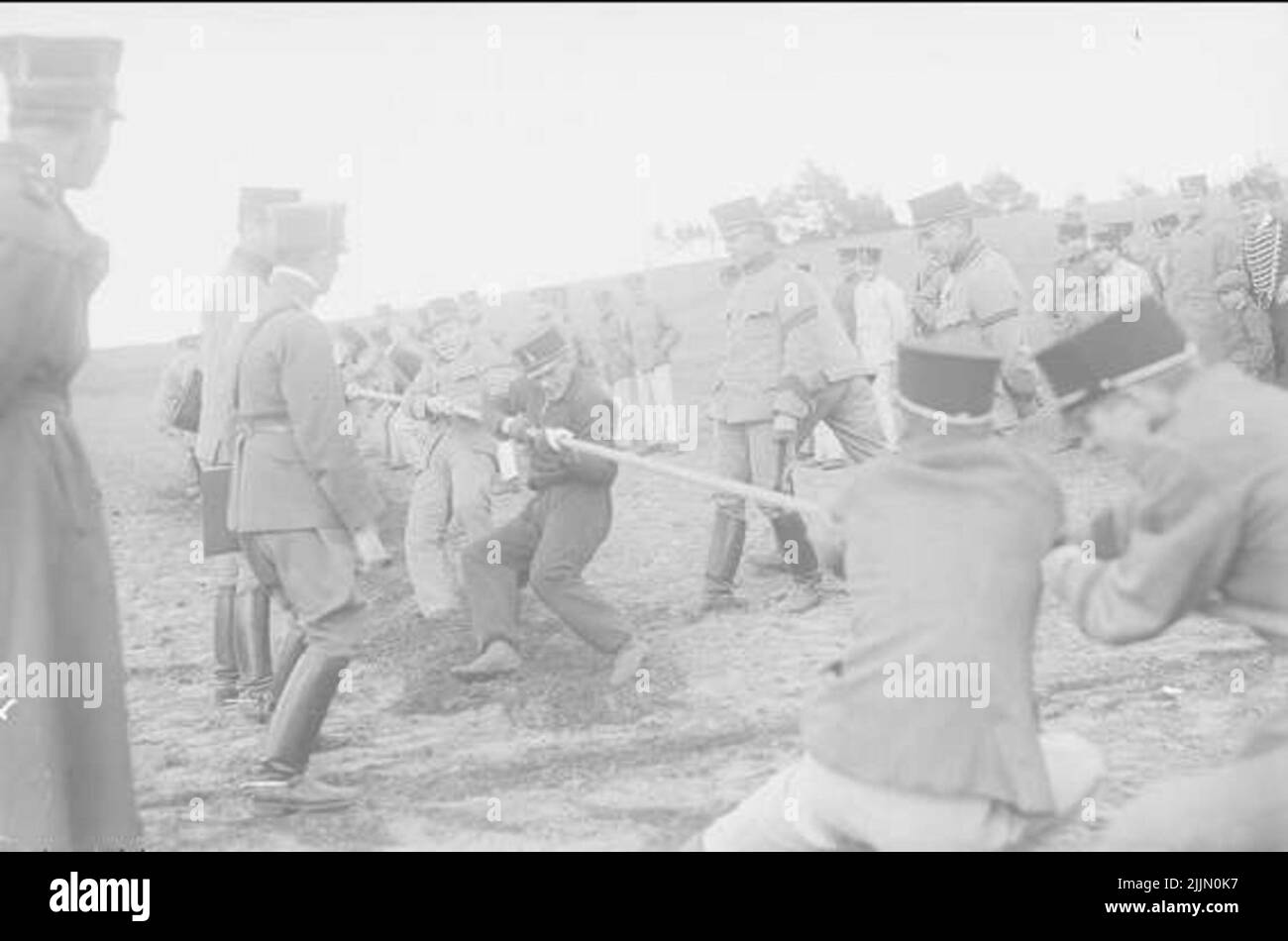 4. Squadron tug of war at the Dunkehall height, with the back against ...